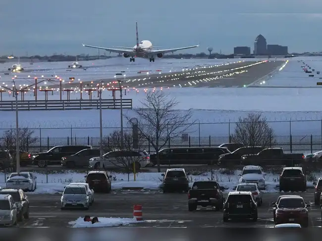 Winter storm Devin grounds over 1,800 US flights amid holiday chaos and ...