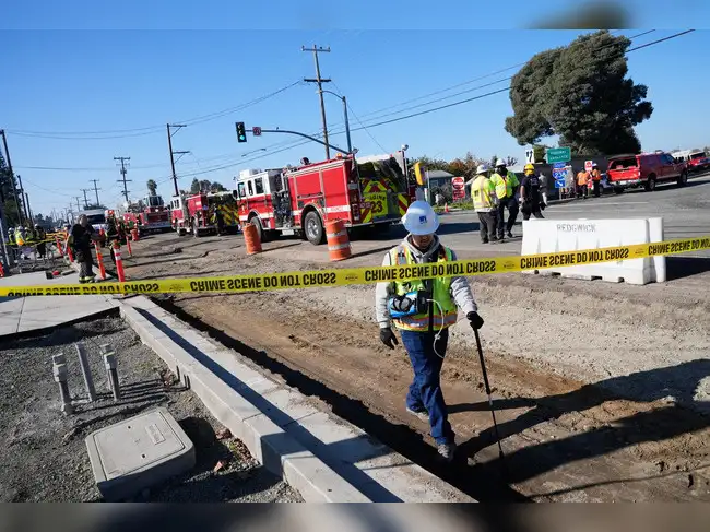 Castaic gas line explosion shuts 5 freeway, triggers wide shelter‑in ...