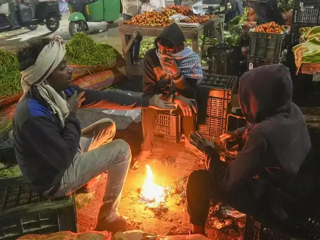 Delhi Weather Highlights News Updates: Delhi shivers on coldest ...