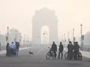 IMD issues 'yellow' alert for dense fog in Delhi on Saturday; air ...