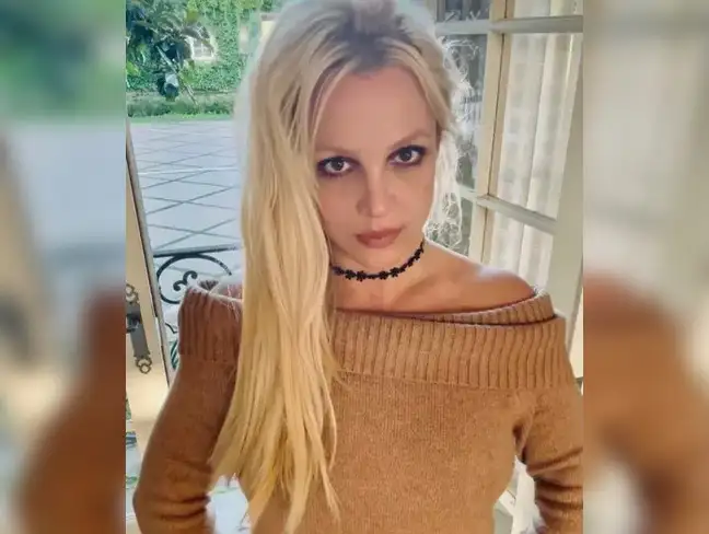 Britney Spears suffers wardrobe malfunction while dancing in a see ...