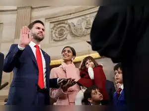 jd vance home attack: JD Vance family was at Ohio home during attack ...