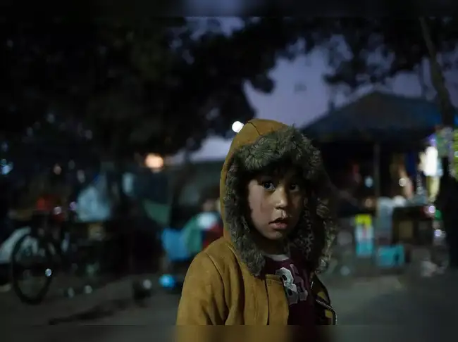 Weather update today: Delhi records season's coldest morning as mercury ...