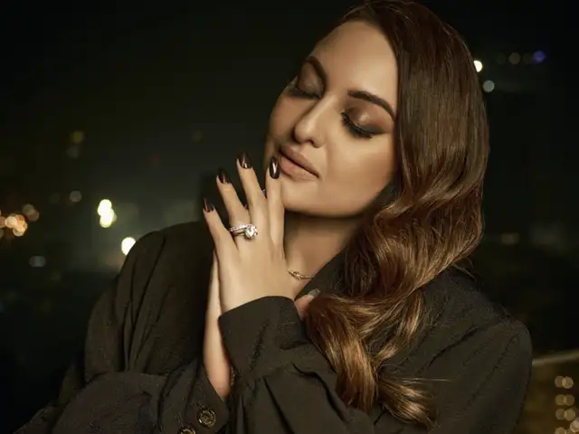 Sonakshi Sinha Proves Makeup Is Pure Confidence - Bollywood’s Makeup ...