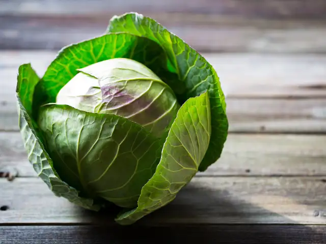 7 low-fat foods that are good for the liver - Leafy Green Vegetables ...