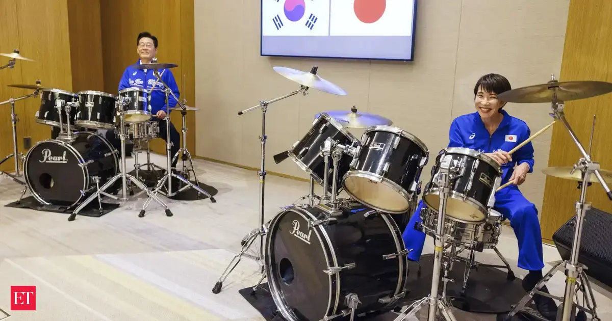 Japanese, South Korean leaders jam to K-pop hits at summit - The ...