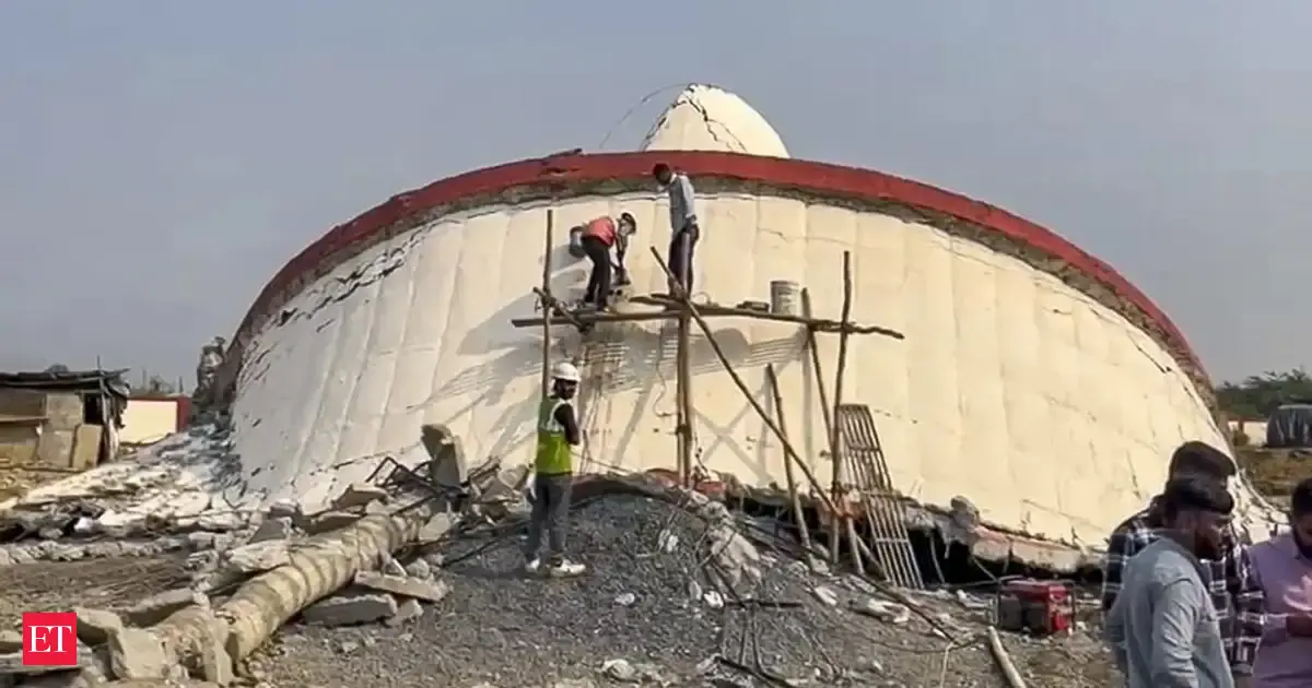 Collapse of newly constructed 15-metre-high tank water tank in Surat; 7 ...