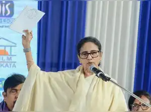 Mamata Banerjee blames Election Commission for over 110 deaths in West ...