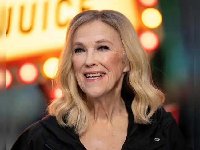 What is dextrocardia? Rare heart condition Catherine O’Hara once ...