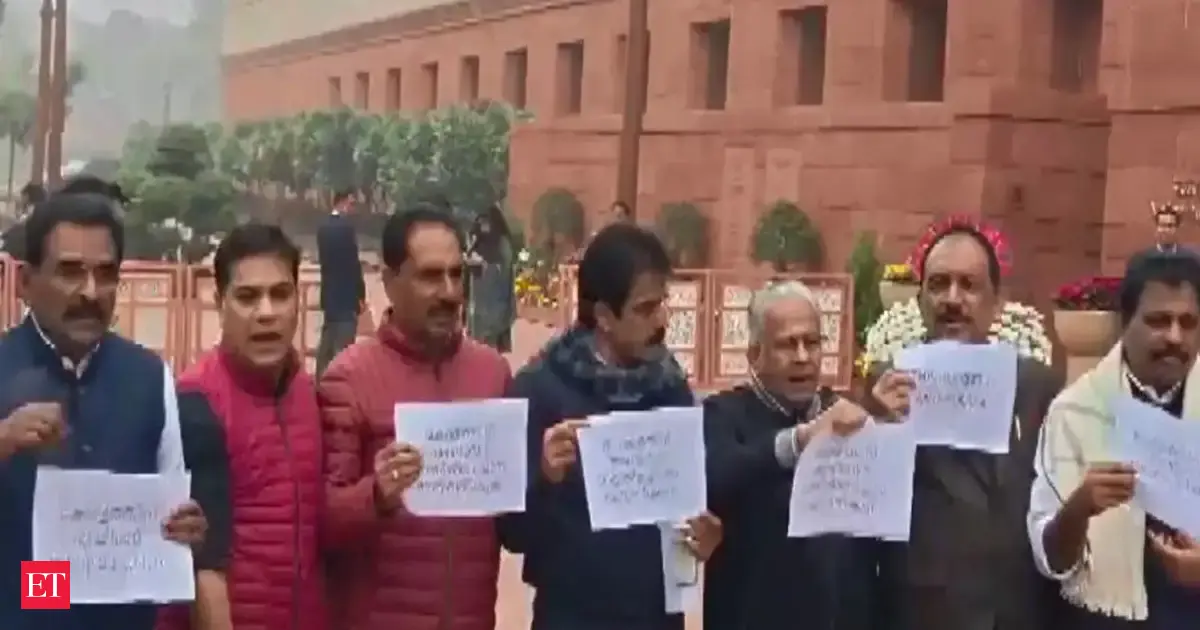 Kerala opposition MPs protest Union Budget in Parliament as state ...