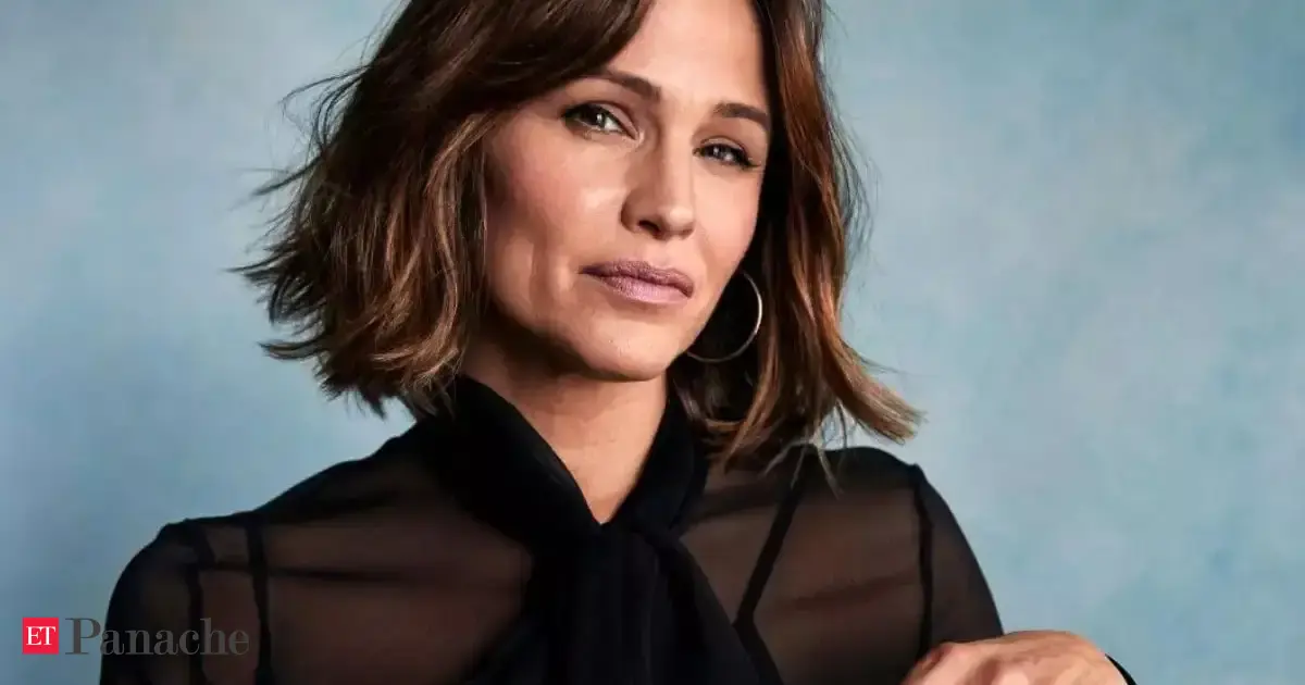 Quote of the day by American actress Jennifer Garner: 'Beauty comes ...
