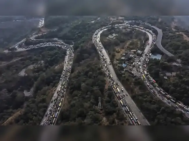 24 hours and counting: Mumbai–Pune Expressway chaos continues ...