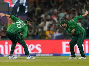 T20 World Cup: Pakistan bowler Usman Tariq and his unusual delivery ...