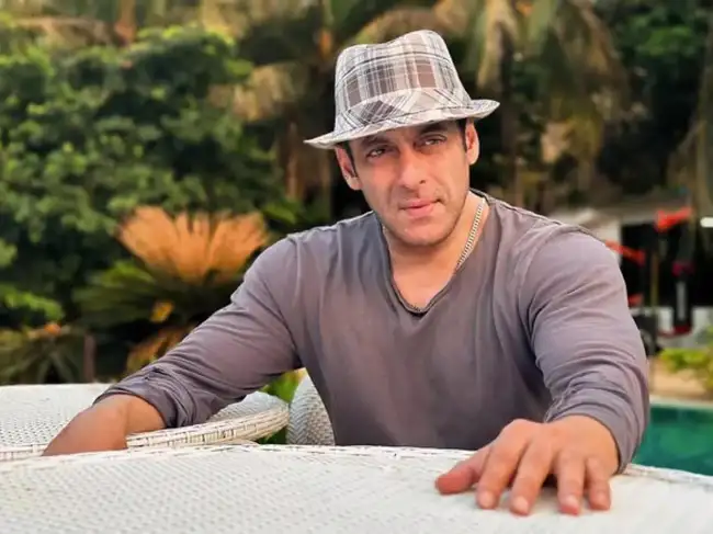 Despite net worth of Rs 2,900 crore, Salman Khan still lives in a 1BHK ...