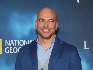 peter attia: Peter Attia resigns from CBS News after Epstein messages ...