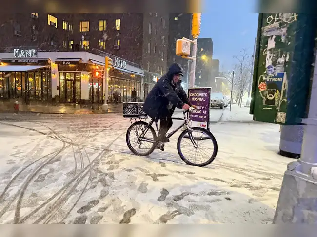 Blizzard warnings issued as Northeast US snowstorm forces millions ...