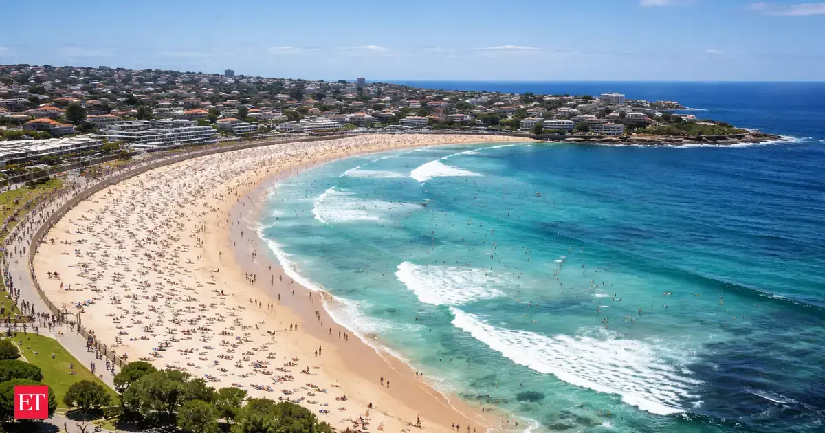 Bondi Beach Stabbing: Two teens arrested for allegedly stabbing man ...