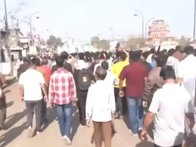 Massive protests hit Lucknow streets as Shia community condemns US ...