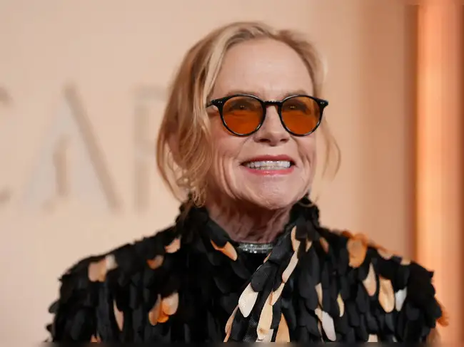 Amy Madigan’s ‘Weapons’ Oscar 2026 win ends a 32-year drought and it ...