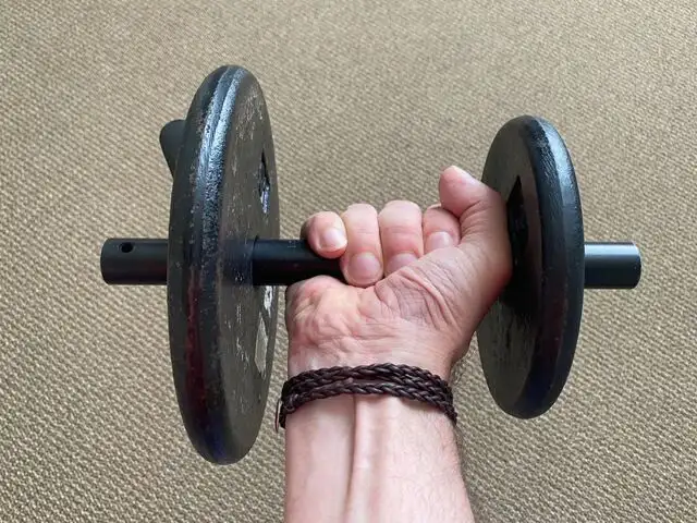 5 simple home exercises to build thicker, stronger wrists - Wrist Curls ...