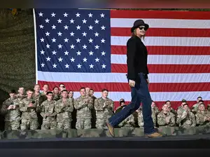 Kid Rock helicopter viral video explained: Kid Rock’s viral helicopter ...