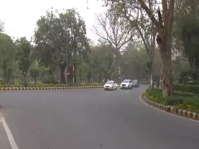 Delhi-NCR weather today (April 3): Dust storms, strong winds sweep ...