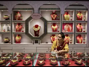 Senco Gold expects 30% revenue jump, profit doubling in FY26 - The ...
