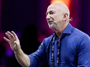 Jeff Bezos Amazon salary and security spending: $80,000 pay, $1.6 ...