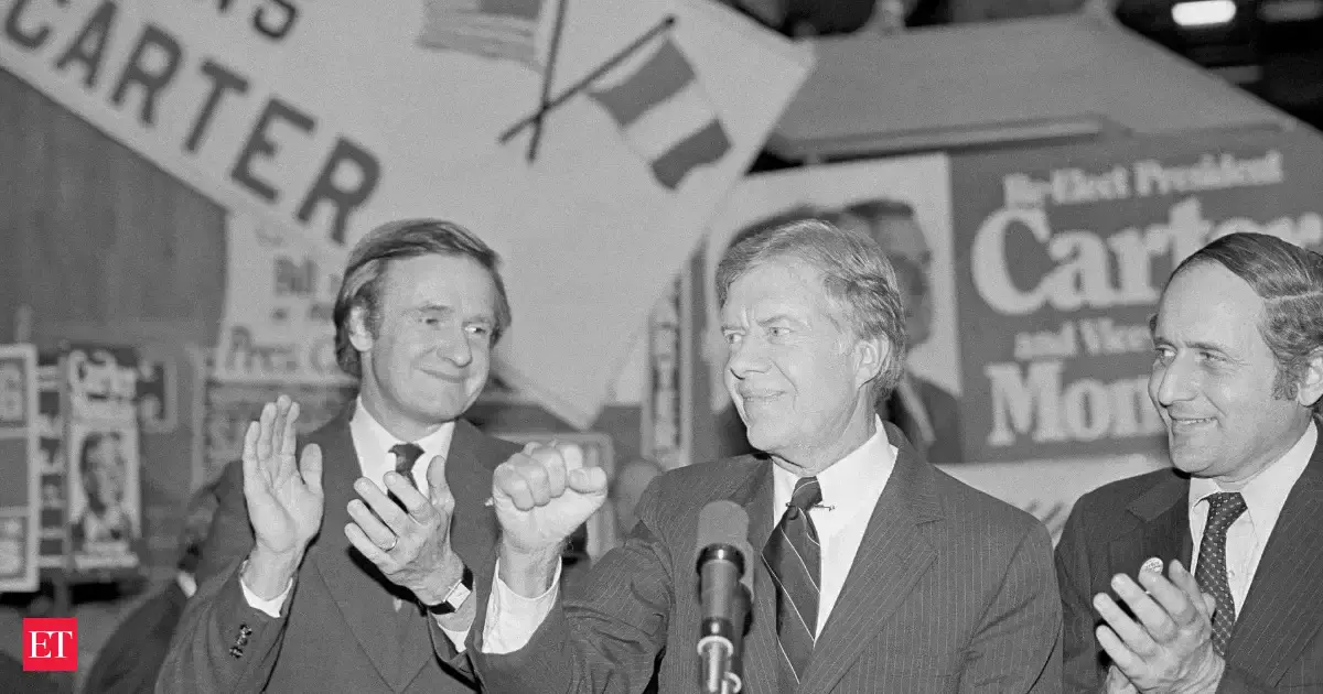Donald Riegle, who represented Michigan in Congress under 7 presidents ...