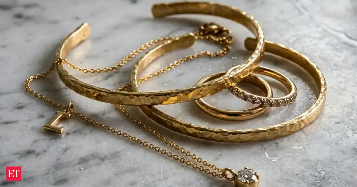 The zero-cost jewelry organizer hiding in your trash can right now