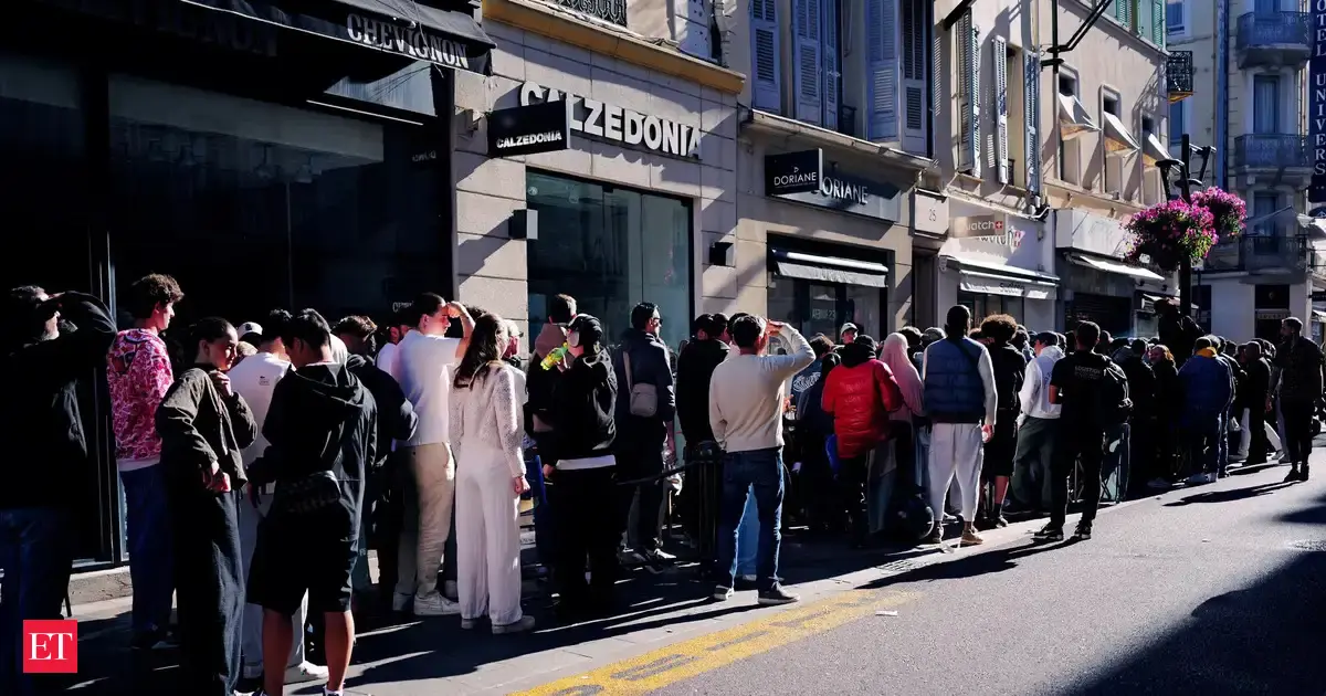 Swatch Royal Pop: 300-person lines in Tokyo, chaos in Dubai: A $400 ...
