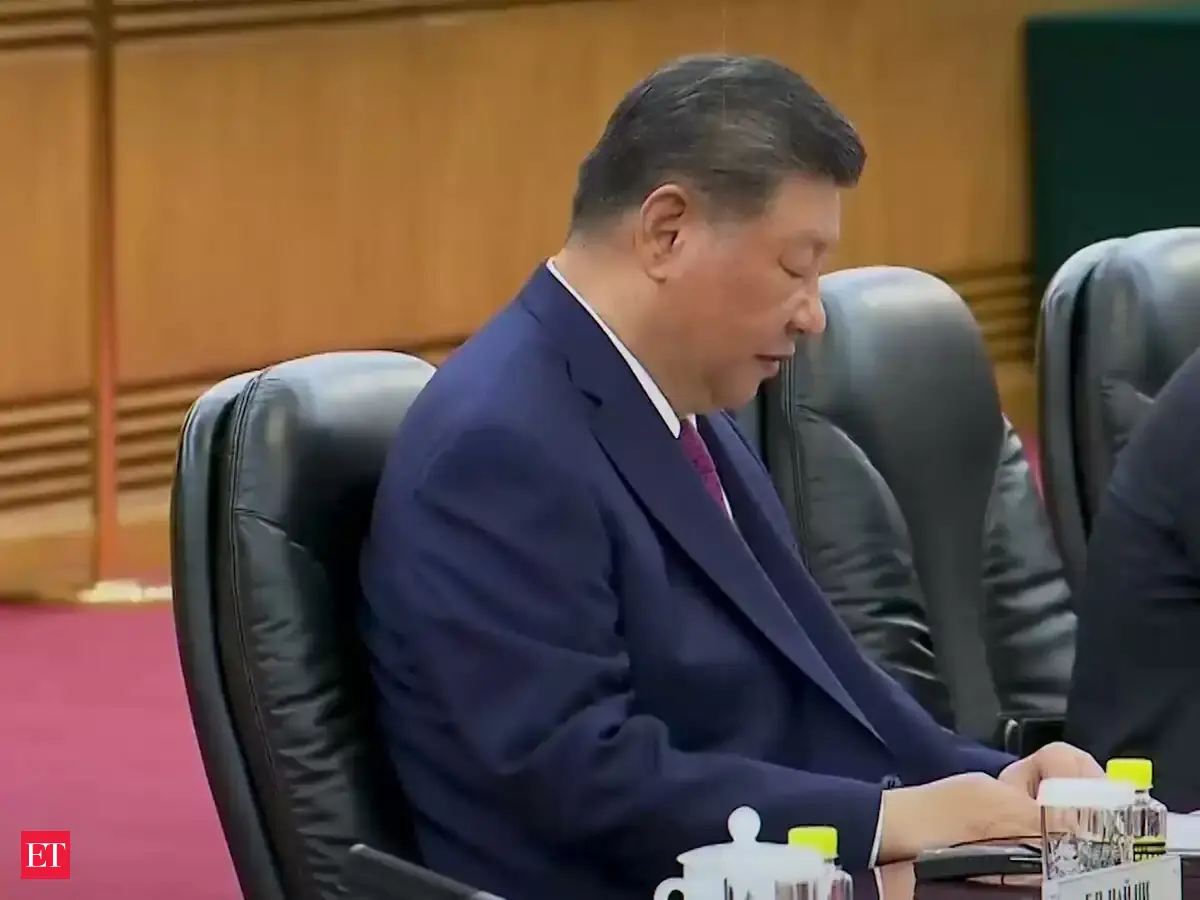 Putin, Xi walk over Dollars; Russia, China lock 40 new trade agreements ...