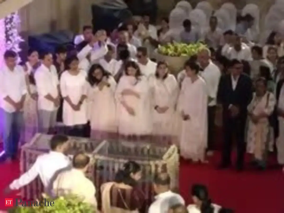 LIVE: Asha Bhosle gets Guard of Honour; family & fans pay final ...