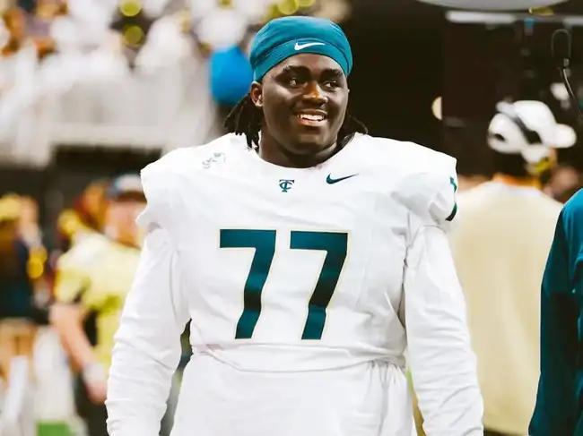 Who is Deontavis Cooper? 17-year-old college football prospect dies in ...