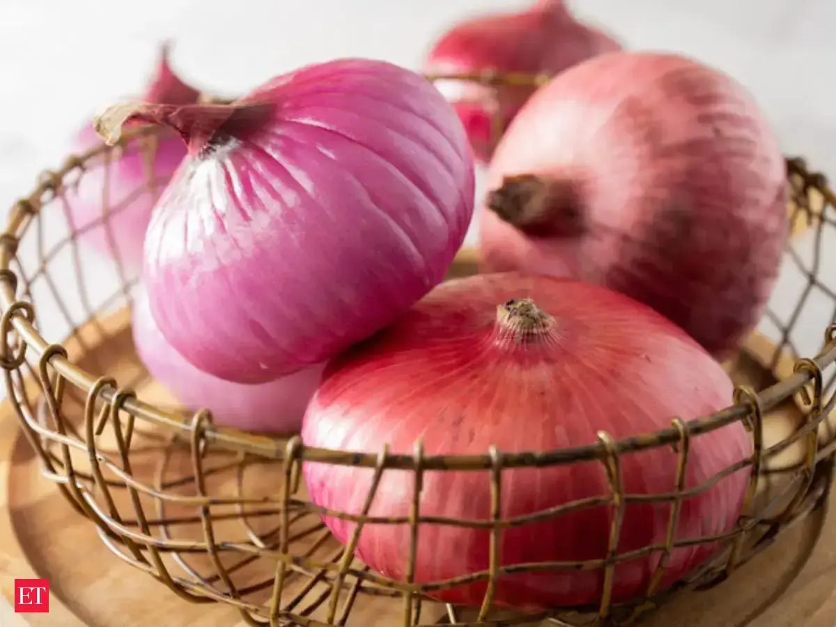 5 simple household tips: Howto stop onions from turning moist at home ...
