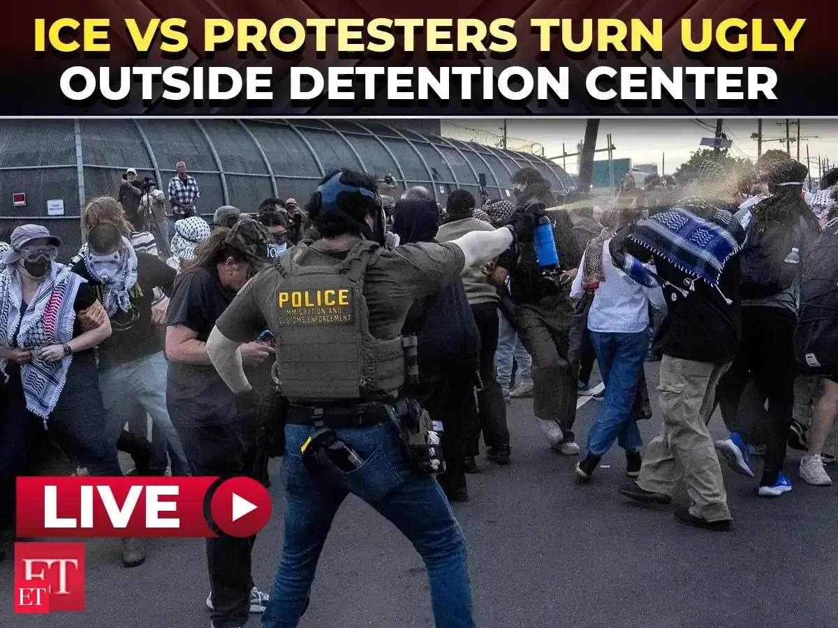 LIVE |Anti-ICE protesters erupt in chaotic clash with federal agents ...
