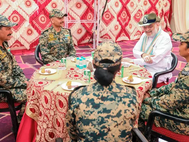 Amit Shah inaugurates BSF border outpost G-7 in Bhuj, interacts with ...