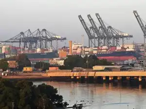 Pakistan prevents cargo ship from sailing out after it collides with ...