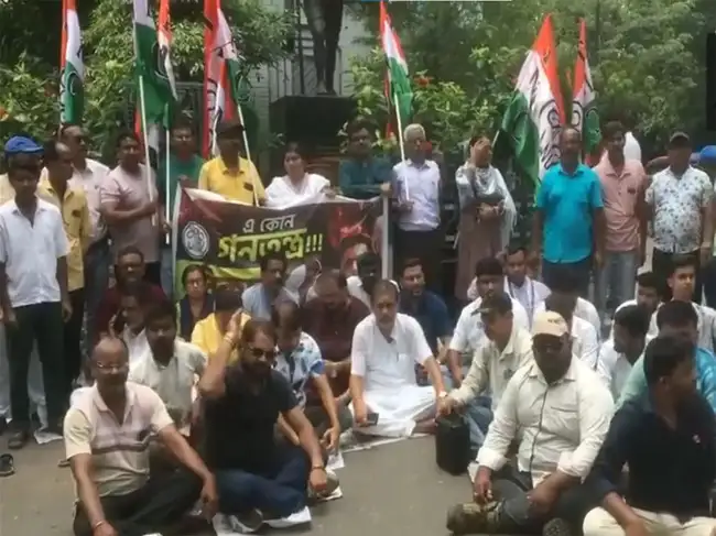 West Bengal: TMC workers hold protest over attack on Abhishek Banerjee ...