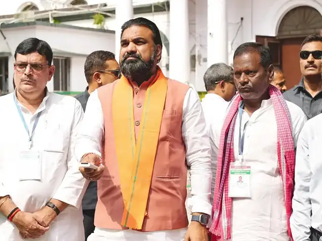 Bihar CM launches Rs 203 crore projects, sets November deadline for ...