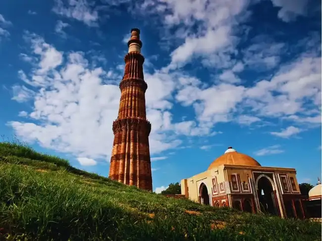 Qutub Minar’s iconic 1600-year-old iron pillar is still completely rust ...