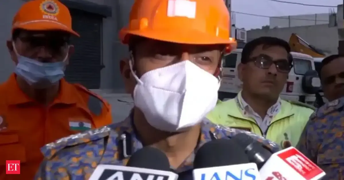 Saket building collapse: Municipal Corporation of Delhi drive to ...
