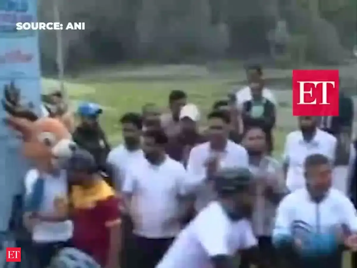 J&K CM Omar Abdullah flags off Grand Cyclothon 2026 in Srinagar on ...