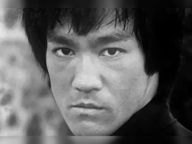 bruce lee: Quote of the day by Bruce Lee: '‎The successful warrior is ...