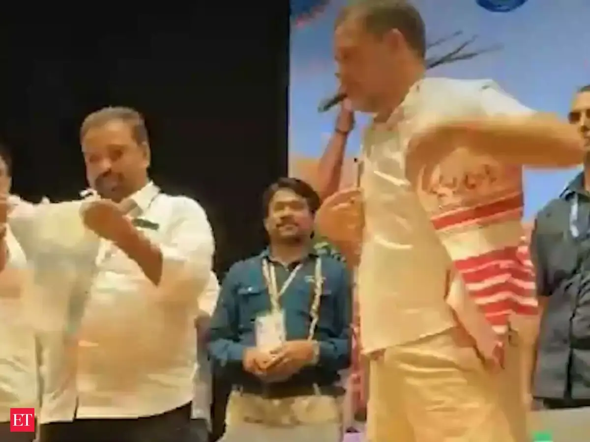 'CEC is messaging me': Rahul Gandhi's explosive claims over Modi's ...