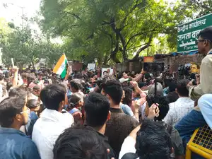 Cockroach Janta Party begins protest at Jantar Mantar, demands ...