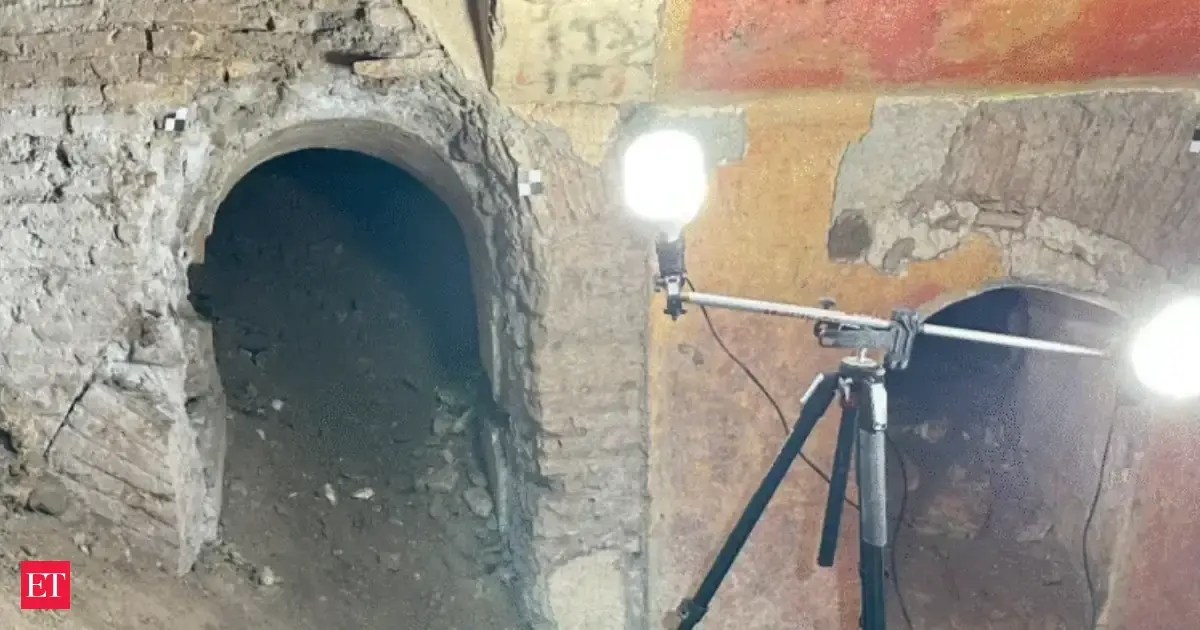 Italian teenagers discover a 1,800-year-old Roman luxury villa hiding ...