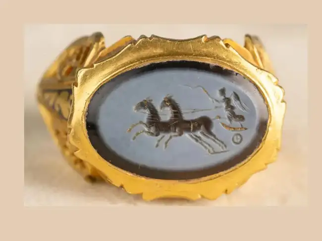 1,700-year-old Roman gold ring discovered in England by former soldier ...