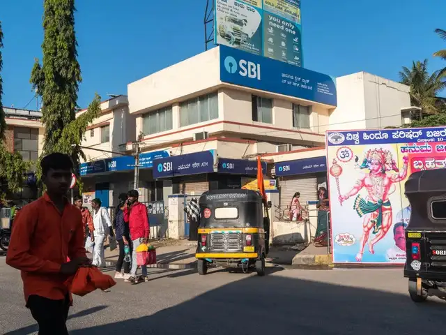 ₹10,000 monthly RD for 5 years: Post Office or SBI—which gives the ...