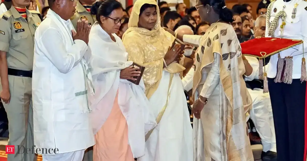 President Murmu confers 7 Kirti Chakras; IAF pilot, Gaganyatri Prasanth ...
